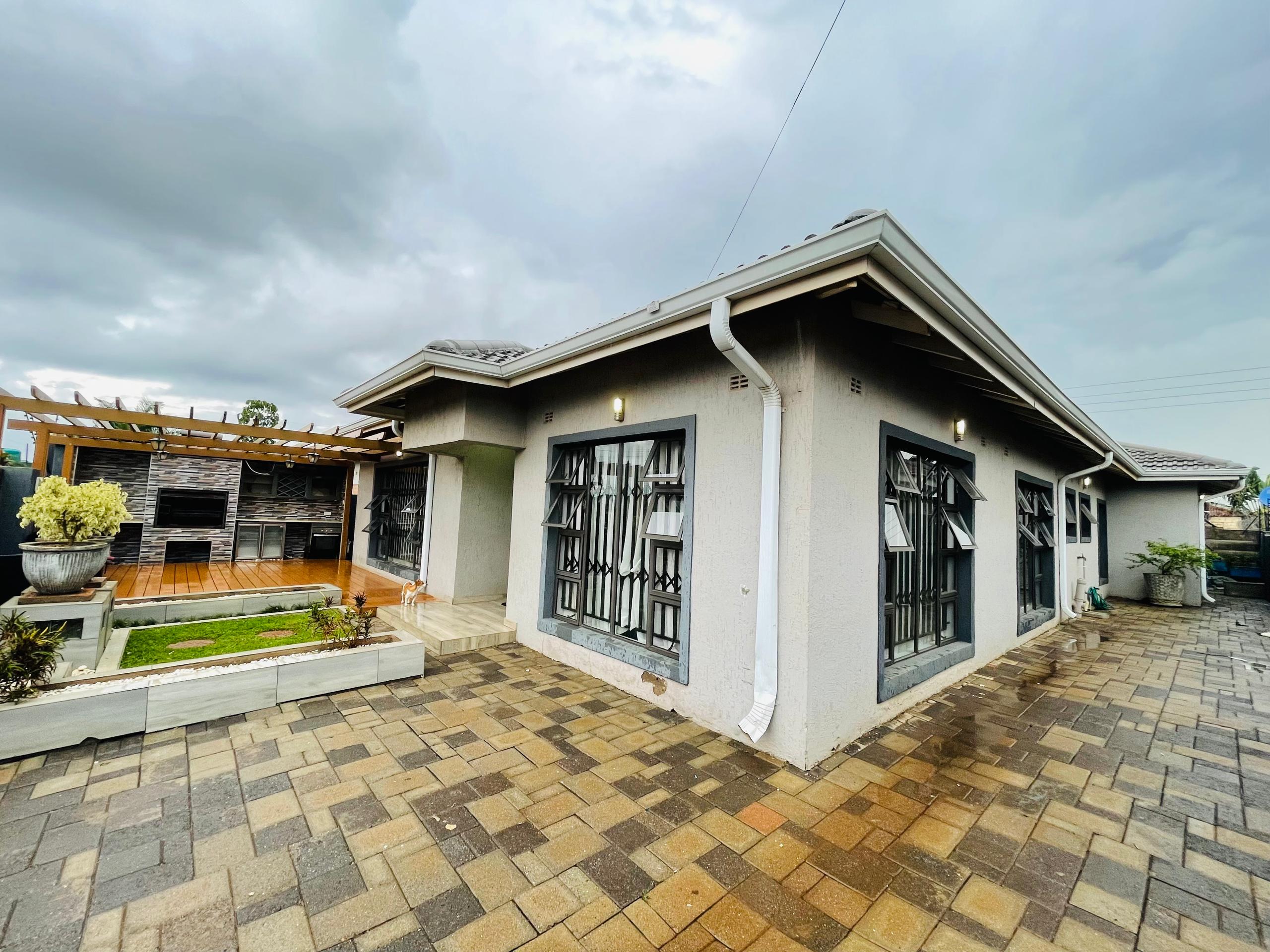 Madokero modern house with deeds - Lookabode